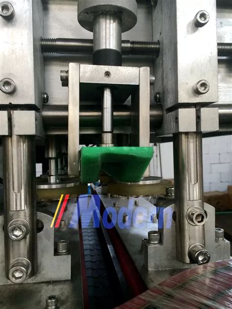 Linear Type Bottle Screw Capping Machine Manufacturers Supplier For