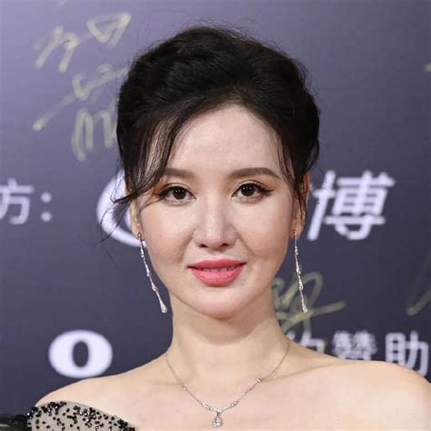 从红毯生图看女星p图前后差距：张萌宛若变脸，郁可唯生图瑕疵多
