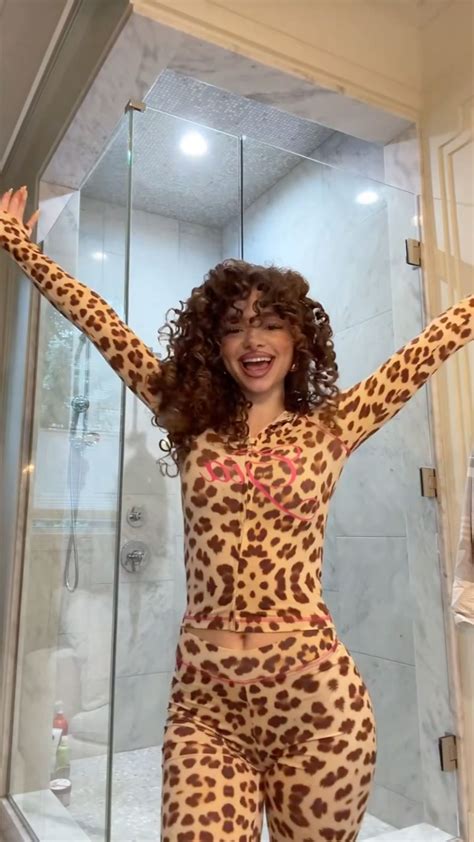 Demitra Kalogeras 𝜗𝜚 ⋆ Moda Donna Donna Moda