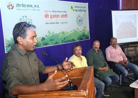 वरिष्‍ठ पत्रकार लेखक हृदयेश जोशी ने कहा लोगों को बचाए बिना नहीं बच