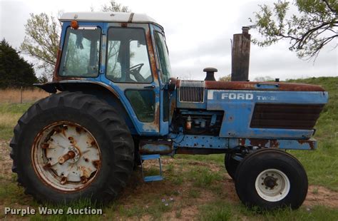 Ford Tw30 Tractor In Ada Ok Item Hl9412 Sold Purple Wave