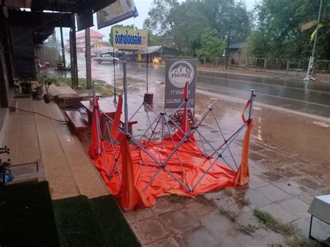 Ibob ลมแรงมากครับ หอบเต๊นท์ร้านรถข้างๆ ลอยทะลุป้าย