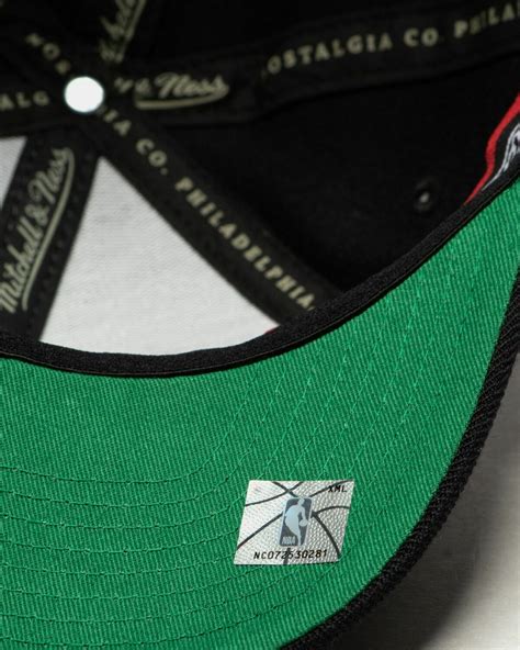 Mitchell And Ness Team Logo High Crown 6 Panel Classic Red Snapback Black