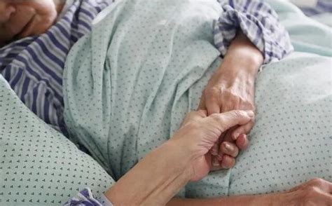 癌症晚期到底是放化疗还是保守治疗？要不要告诉病人真相？ 知乎