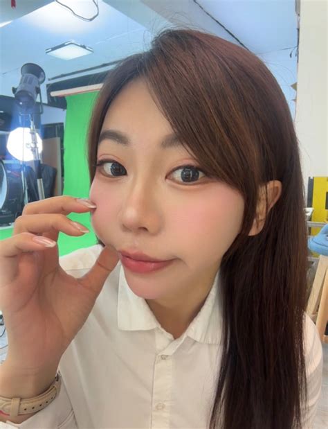 米娜亞 米娜亞 Added A New Photo