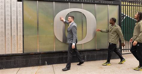Oregons 2026 Recruiting Class Jumps To No 1 Nationally Following