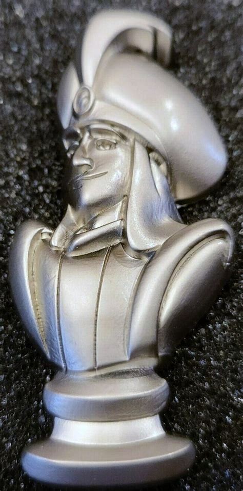 2021 Heroes Vs Villains An Epic Showdown Pin Event Sculpted Hall Of