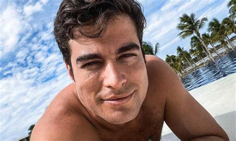 La Historia De Amor De Danilo Carrera Y Su Misteriosa Novia De La