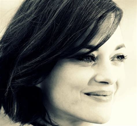 მარიონ კოტიარი გოგონა ულამაზესი თვალებით