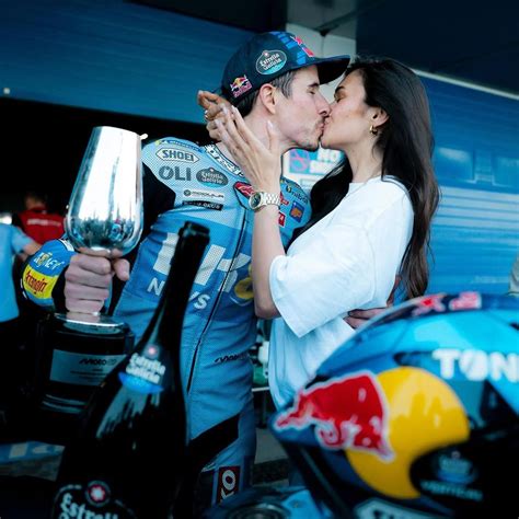 El Beso Más Romántico De Marc Márquez Y Su Novia Gemma Pinto