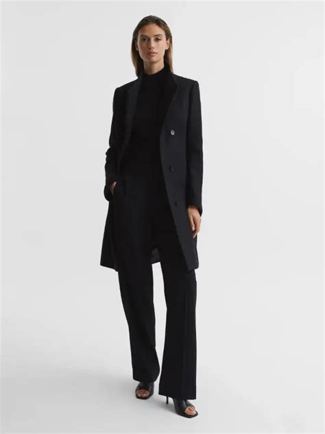 All Black Outfits For Women Chic Modern And Easy To Style