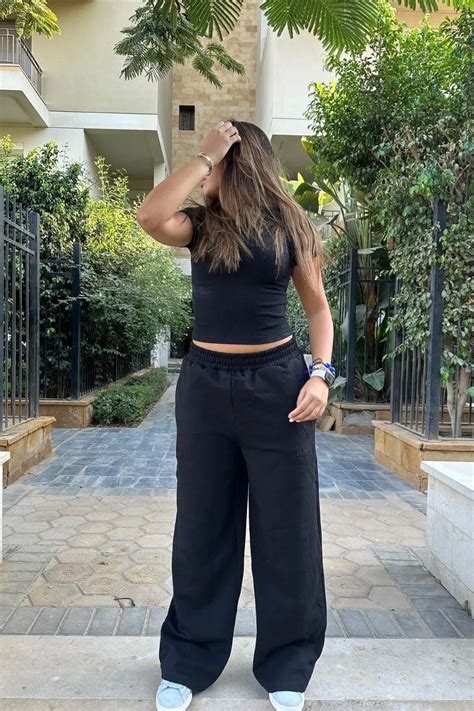 What To Wear With Black Sweatpants 18 Chic Outfit Ideas