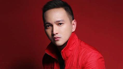 Sempat Diduga Transgender Kabar Terbaru Dicky Afi Kini Kerja Kantoran