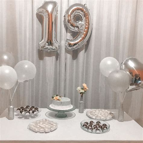 Simple 19th Birthday Decoration Decoraçoes Simples De Aniversario