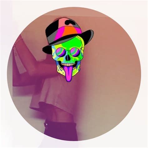 Cʜᴀʀʟʏ - Twitch Streamerin シ (@queen__charlene) • Threads, Say more