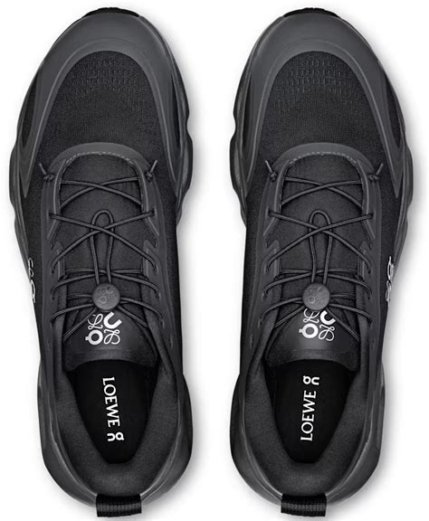 On Running Cloudsolo Loewe All Black