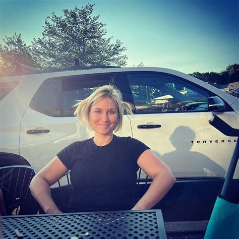 Morgan Brennan Cnbc Wikibio Age Tattoos Husband Career Height