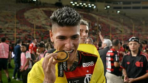 Jorge Carrascal Campeón De La Copa Libertadores Con Flamengo El País