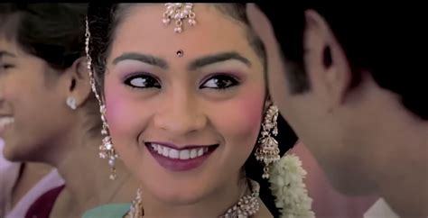 Gayathri Naduvula Konjam Pakkatha Kaanom