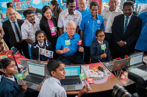 Prime Minister Visits Frog Classroom Ytl Foundation
