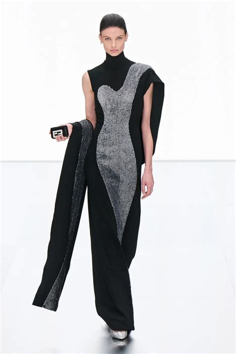 أجدد تصاميم الحقائب والأزياء في مجموعة Fendi لصيف 2024 Marie Claire Arabia