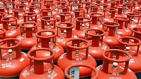 Lpg Price Hike Lpg Cylinder Price To Go Up By Rs 50 From Tomorrow Oil Minister Hardeep Singh Puri