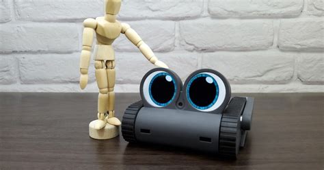 Adorable Buddy Bot Aims For The Hearts And Minds Of Future Roboticists