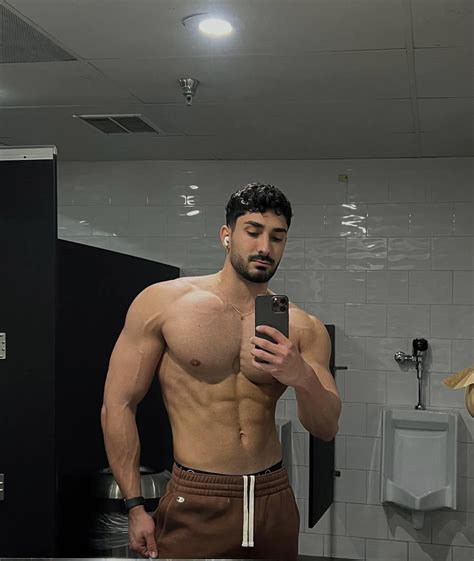 242 Best R Clothedmuscle Images On Pholder My Push Day Had Me Feeling
