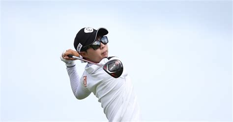 티샷 날리는 김효주