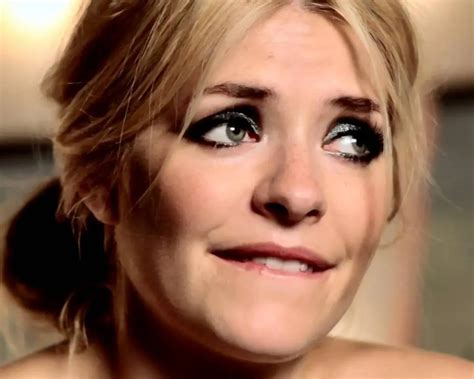 Holly Willoughby Scrolller