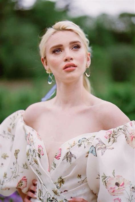 Niamh Mccormack Pretty Makeup Blonde Bee Hive
