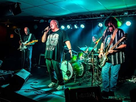 Jimmy And Chisel Show Sydneys Tribute Band For Jimmy Barnes And Cold