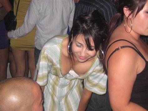 Down Blouse Cleavage Photos 23 Pics