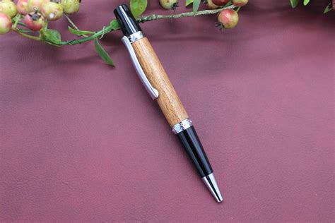 Kugelschreiber Aus Mahagoni Holz Handgefertigtes Geschenk Aus Holz