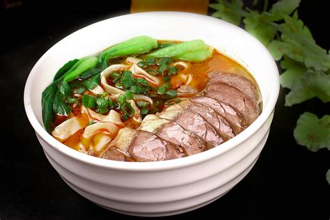 兰州、四川、襄阳牛肉面：三碗面里的中国味道