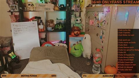 Desperate Streamer Wets Herself Off Camera 中文