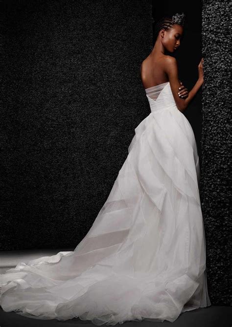 Vera Wang Strapless Wedding Dress