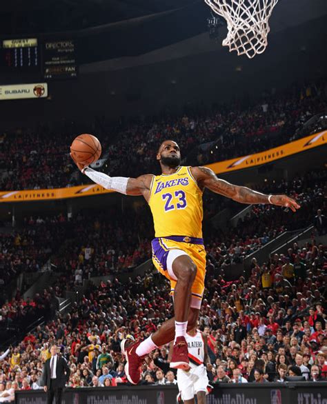 Lebron James Watch Los Angeles Lakers Stars Stunning First Dunk For
