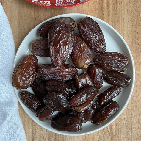 Wat Eet Je Dan Wel Gevulde Dadels Met Vegan Roomkaas Wat Eet Je