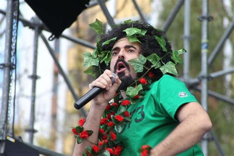 Caparezza Dice Basta Il Commovente Saluto Del Cantante Fan Sconvolti