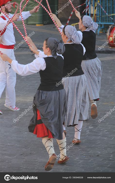 Traditional Basque Dance Folk Festival — Stock Editorial Photo © Gorazarre 390946538