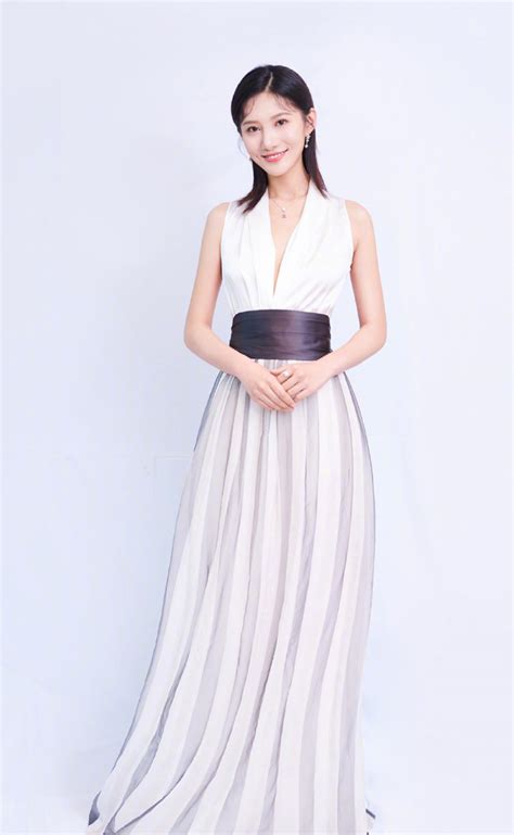 女演员吴优清新优雅知性迷人写真 搜狐大视野 搜狐新闻