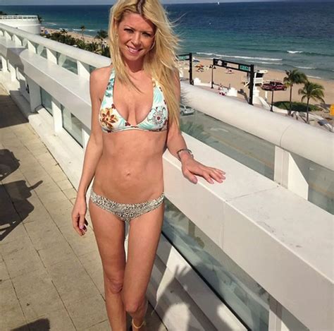 Actress Tara Reid Seen Poolside With Friends In Miami Mirror Online