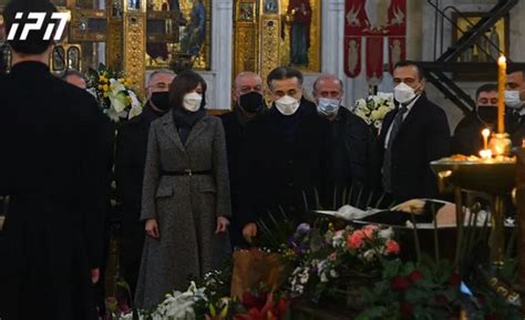 ჯემალ ჭკუასელის სამოქალაქო პანაშვიდზე ბიძინა ივანიშვილი მივიდა კვირის პალიტრა