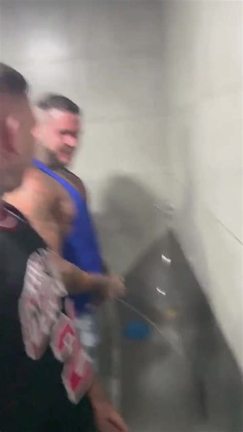 Bodybuilder Recording Himself Pissing Thisvid Com