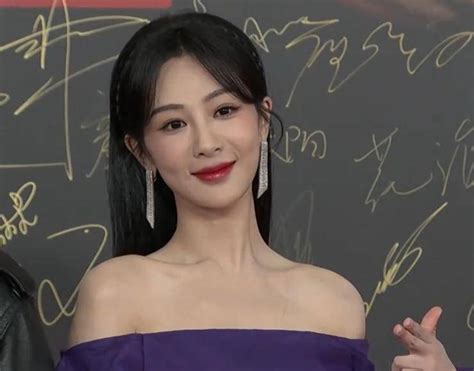 微博之夜红毯生图来了！刘诗诗脸僵了，杨幂露腰抢镜，杨紫状态佳 搜狐大视野 搜狐新闻