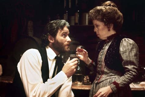 Linda Hunt Filmography Photos And Movie Stills
