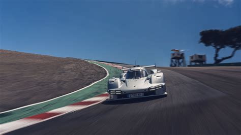 Roger Penske Fährt Erstmals Den Nach Ihm Benannten Porsche 963 Rsp Porsche Newsroom Deu