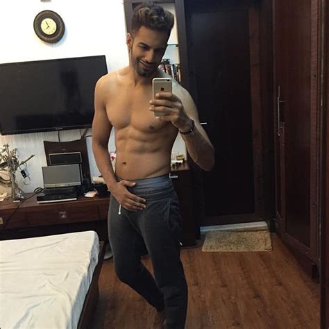 Shirtless Bollywood Men Sexy Selfies From Bollywood Hunks