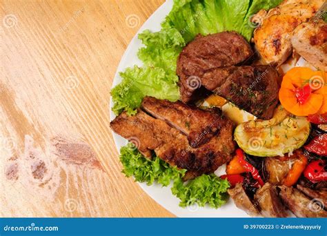 Carne Asada Con Las Verduras Cocidas Imagen De Archivo Imagen De